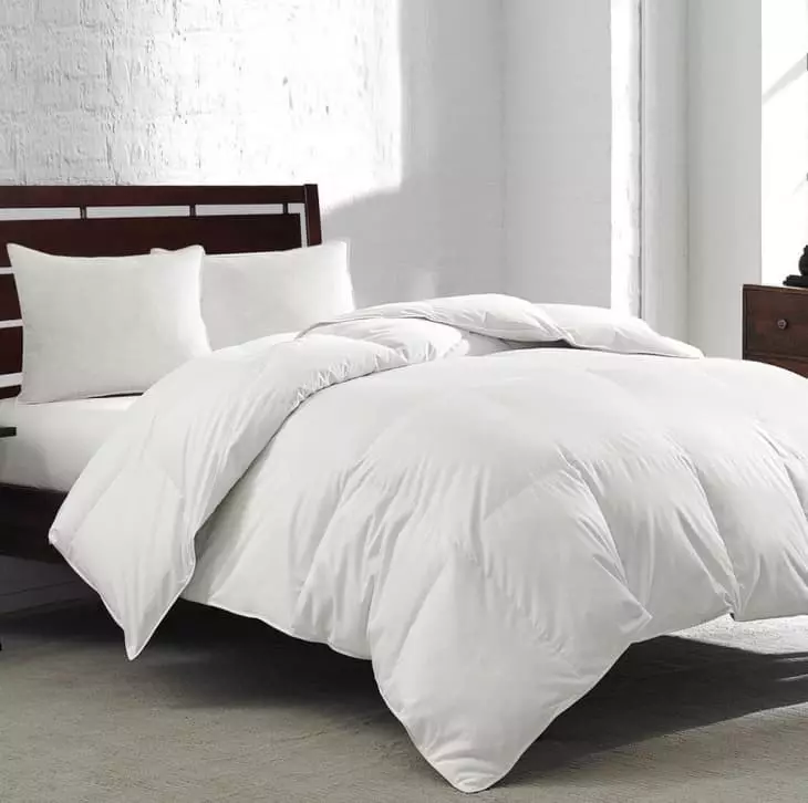 صورة المنتج: Royal Luxe White Goose Feather & Down 240-Thread Count Full / Queen Comforter