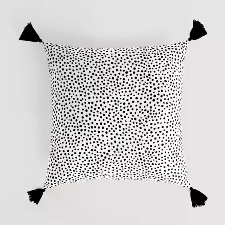 تصویر محصول: Effervesce Throw Pillow توسط Up Up Creative