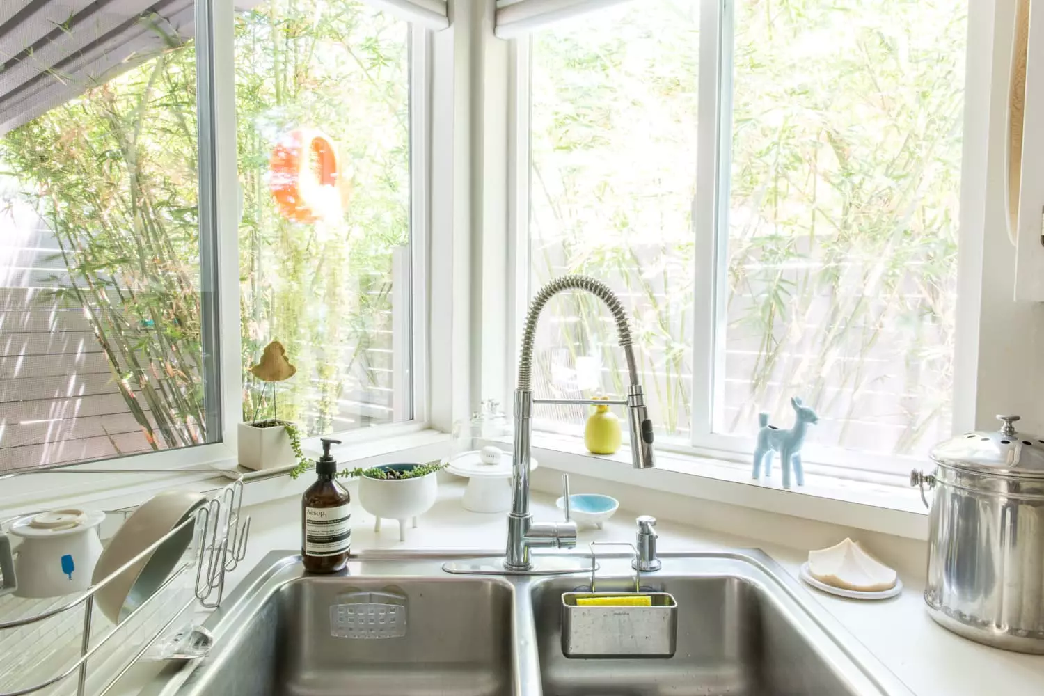 Uso questo splendido asciugamano da bagno per pulire la mia cucina ed è meglio di qualsiasi altra cosa che ho provato