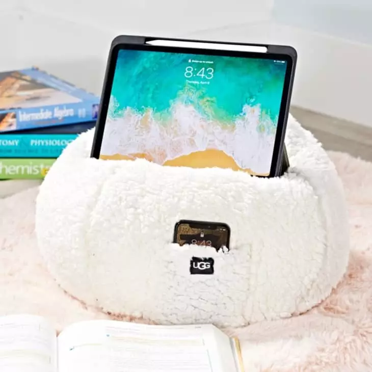 Larawan ng Produkto: UGG Classic Sherpa Poof Tablet Pillow