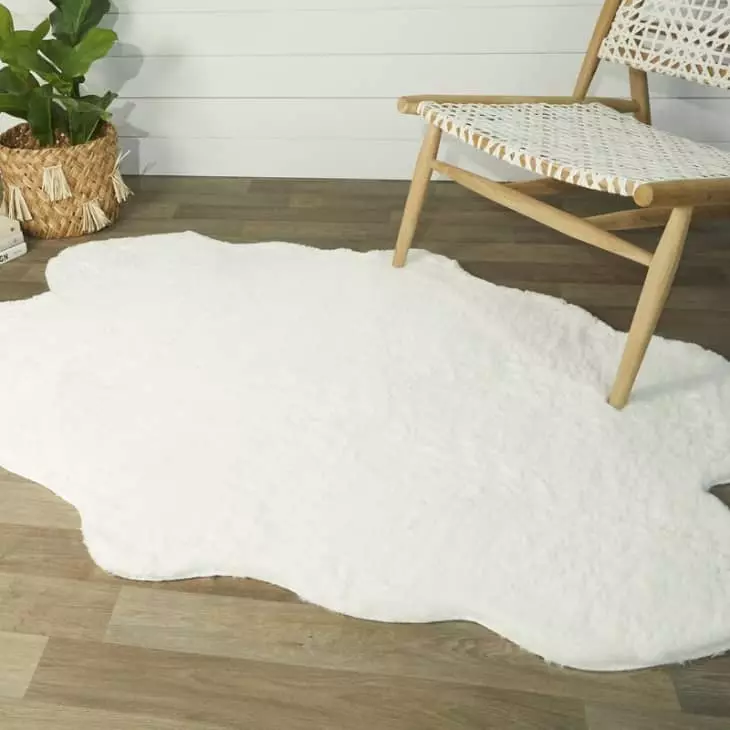 Picha ya Bidhaa: Anderton Faux Sheepskin White Area Rug