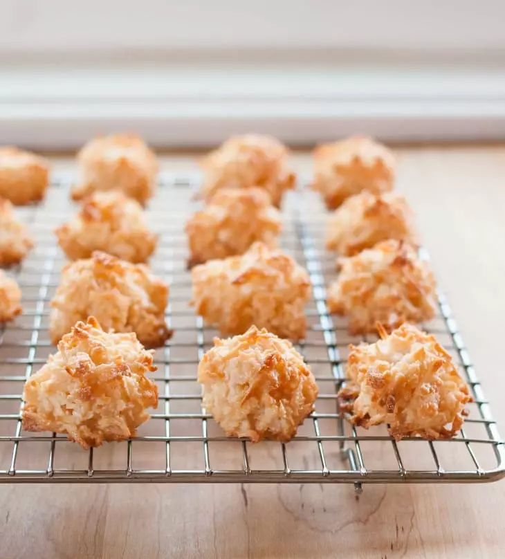 Conas na Macaroons Cnó cócó is Fearr a Dhéanamh