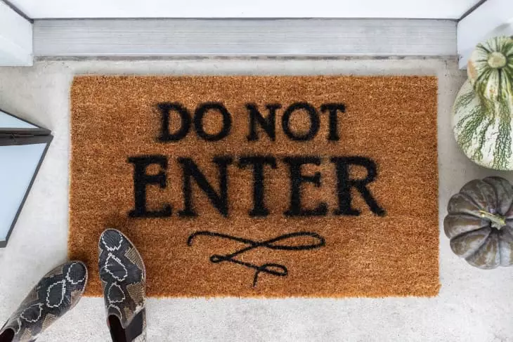 Brown doormat pẹlu gbolohun ọrọ