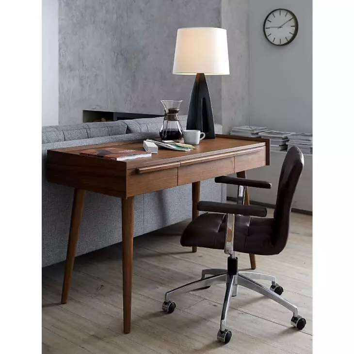 Foto ngwaahịa: Tate Walnut Desk with Power Outlet