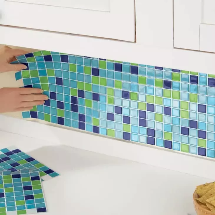 Setšoantšo sa Sehlahisoa: Winston Brands Gel Peel & Stick Mosaic Tile