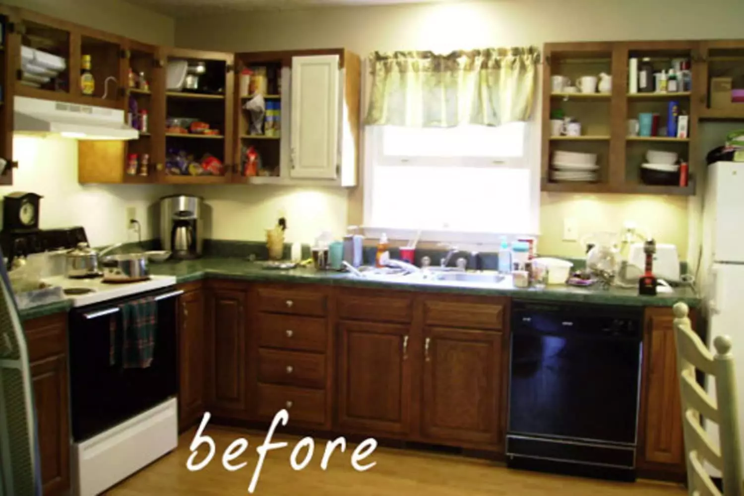 Sebelum & Selepas: $17 Sewa Pengubahsuaian Dapur