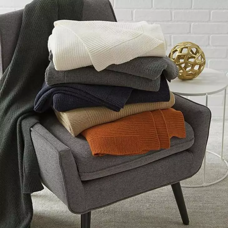 Produkta attēls: Pettra Throw