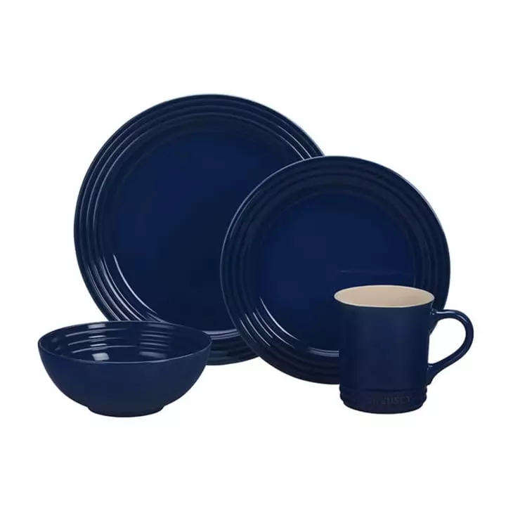 Setšoantšo sa Sehlahisoa: Le Creuset 16-Piece Dinnerware Set