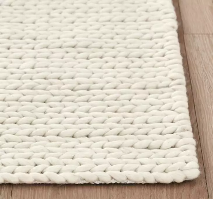 Sary vokatra: Chunky Knit Sweater Handwoven Rug