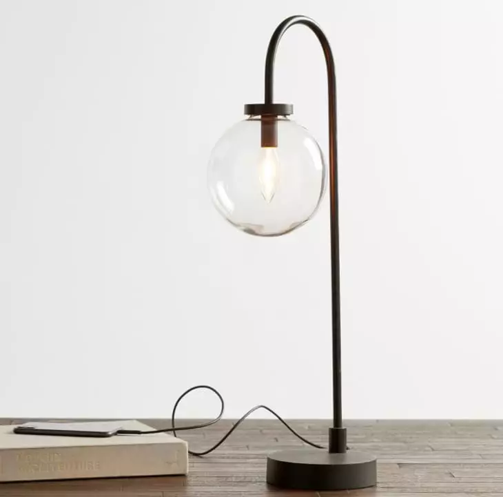 Sary vokatra: Claremont Glass Globe USB Table Lamp