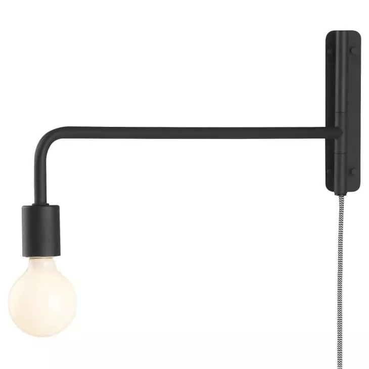 Sary vokatra: Swing Arm Black Wall Sconce