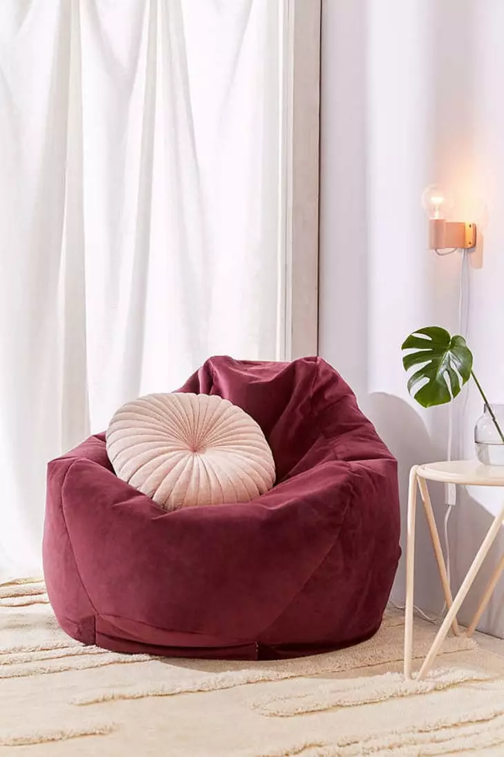 Выява прадукту: Noah Velvet Lounge Chair у Urban Outfitters