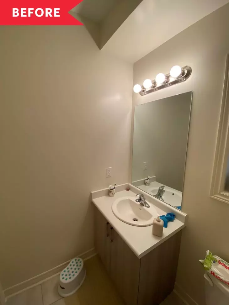 banyo bago renovation square mirror