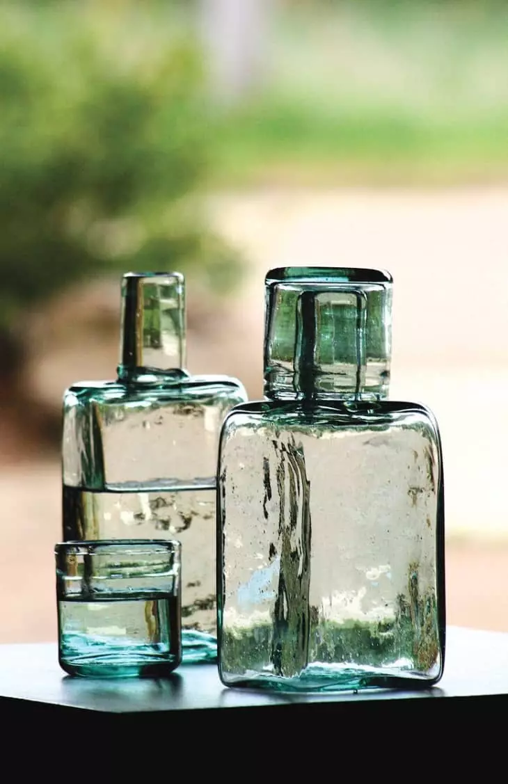 Umfanekiso weMveliso: eRecycled Bedside Carafe kunye neGlass yokuSela