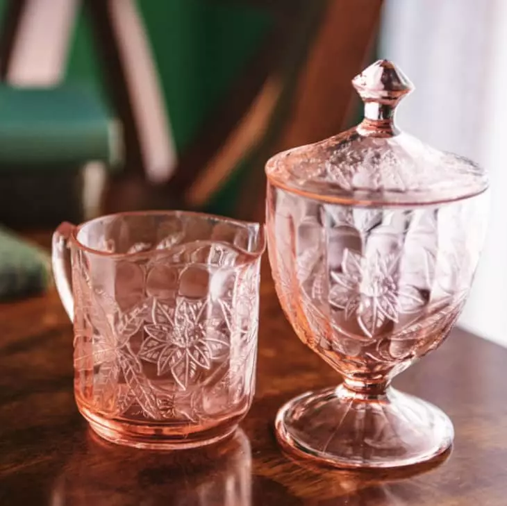 Pink Depression Glass pitcher uye canister