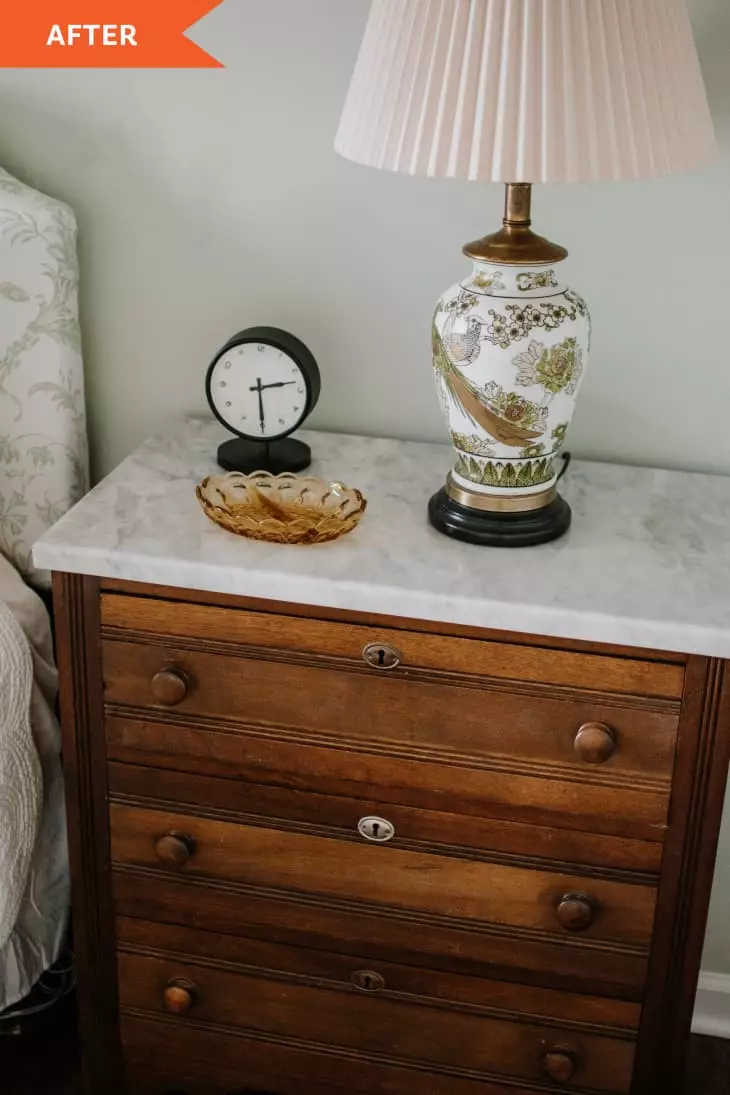 Naar: Vintage houten dressoir met marmeren blad