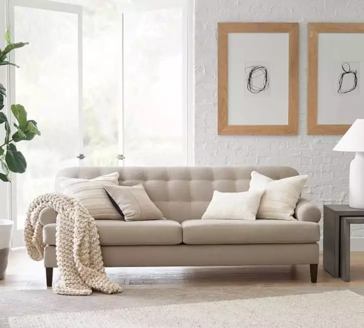 නිෂ්පාදන රූපය: Reese Roll Arm Upholstered Sofa