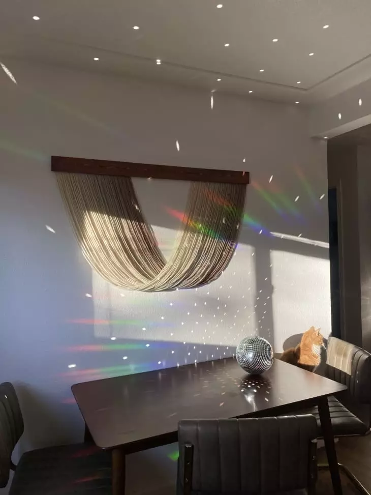חדר אוכל עם אור דיסקו