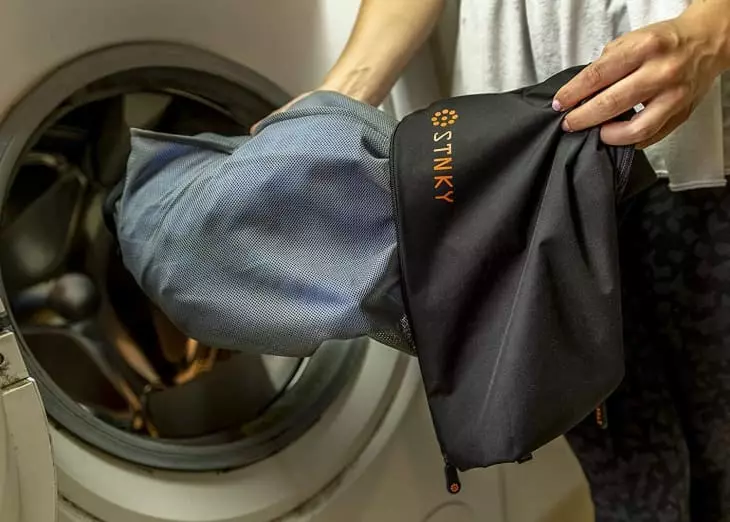 Setšoantšo sa Sehlahisoa: STNKY Bag Pro Wash Bag