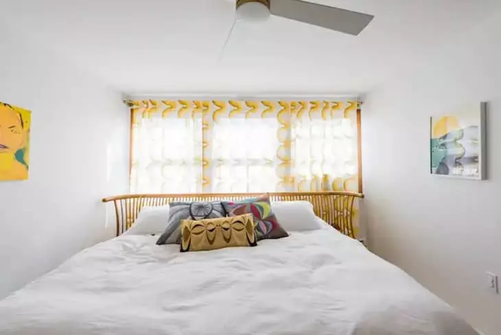 اتاق خواب با پرده های زرد