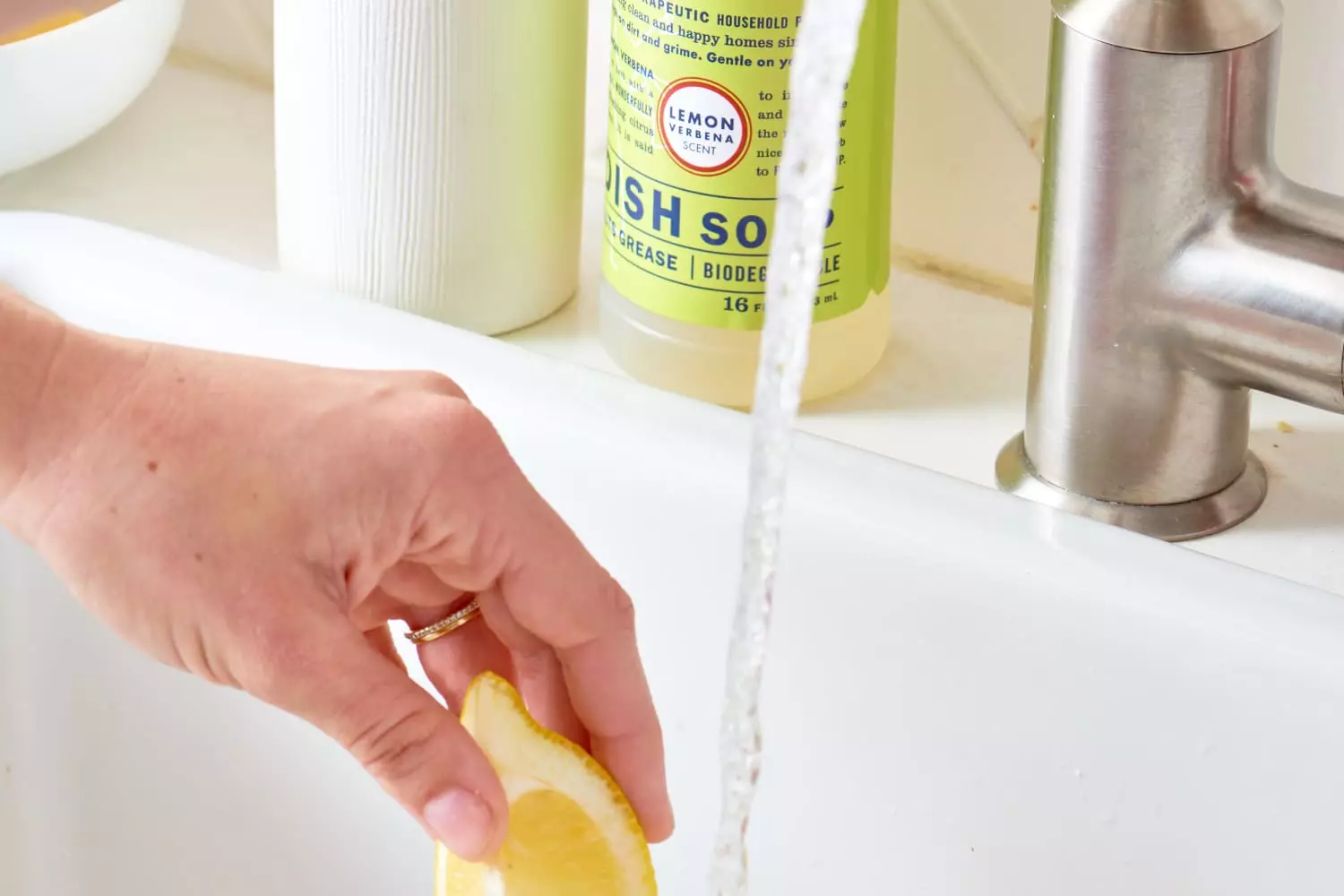 IQ پاک: هر آنچه که باید در مورد تمیز کردن با لیمو بدانید