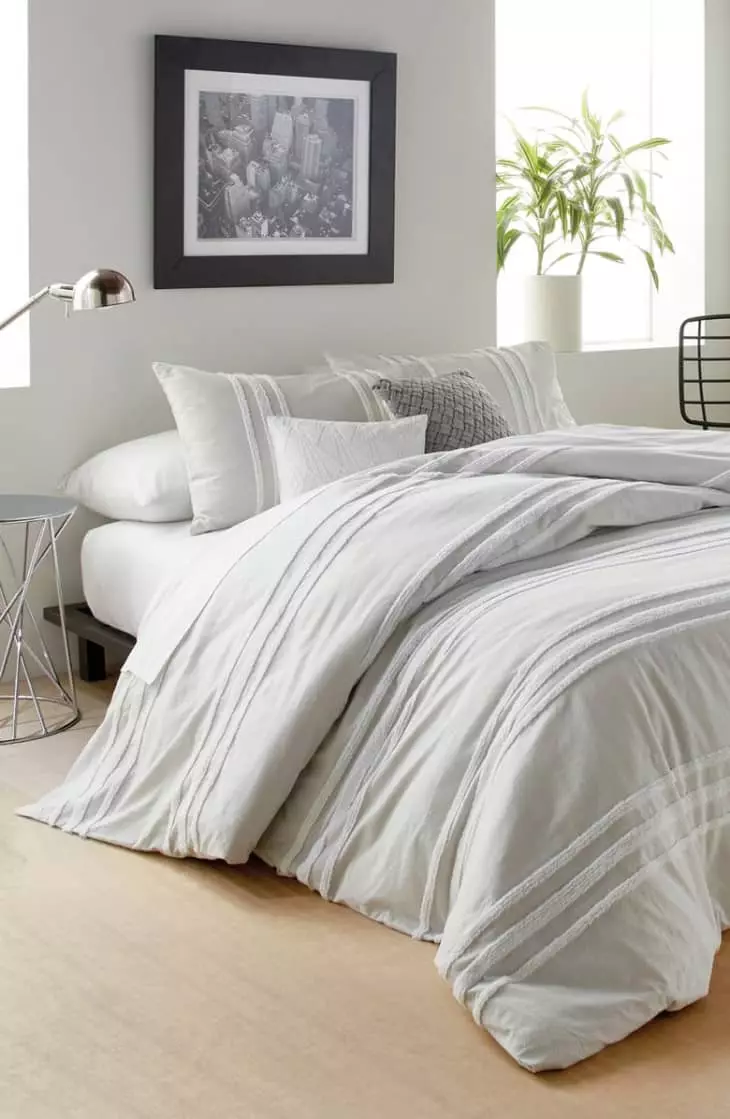 Produkta attēls: DKNY Chenille Stripe Comforter & Sham Set