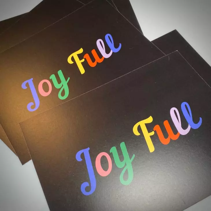 Notecards pẹlu ayo Full lori wọn