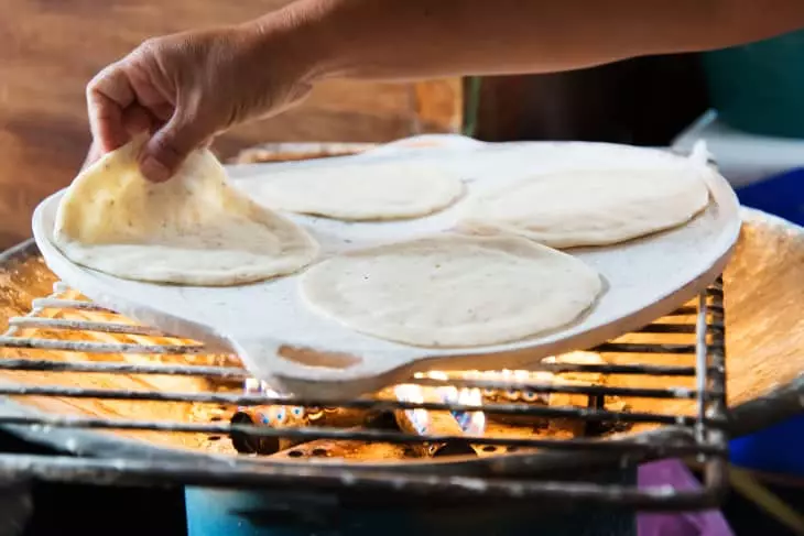 Tortilla buatan tangan