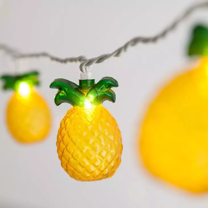 Setšoantšo sa Sehlahisoa: Pineapple Outdoor String Lights