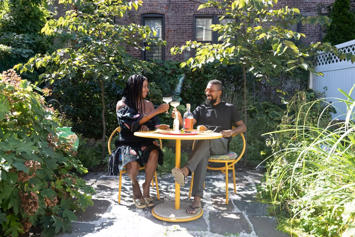 Denna Brownstone i NYC:s Little Caribbean Neighborhood har en drömmande trädgård