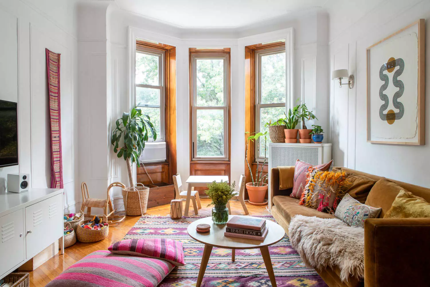 Denna familjevänliga Brooklyn Brownstone är ett drömmande textilfyllt hem