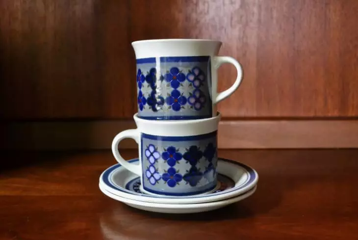 Tasses en porcelaine vintage en bleu et blanc