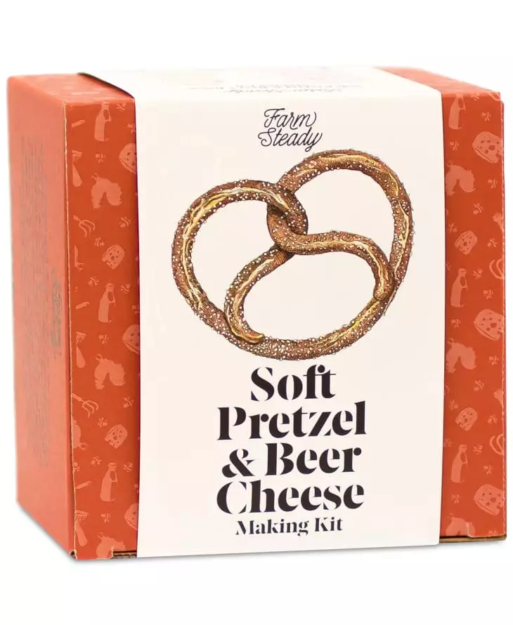 Íomhá Táirge: Brooklyn Brew Shop Feirme Seasta DIY Bog Pretzel & Cáis Beoir Kit