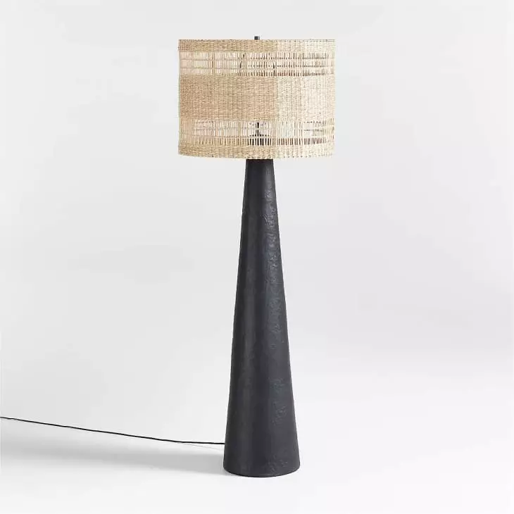 Larawan ng Produkto: Santorini Black Plaster Floor Lamp na may Woven Shade