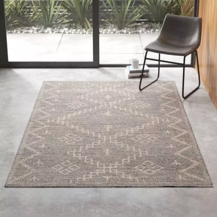 Gambar Produk: Karpet Area Abu-abu Berumbai Buatan Tangan Geometris Anders, 5' x 8'