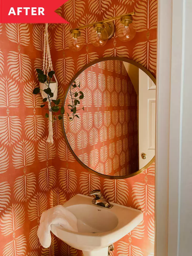 Efitrano fandroana misy fitaratra boribory eo ambonin'ny lakandrano sy wallpaper boho orange