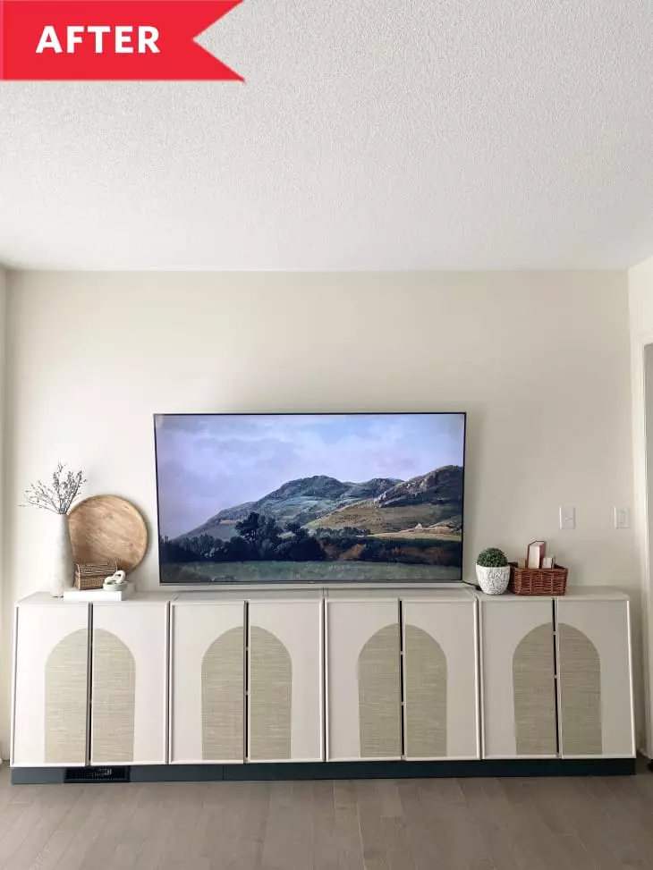 Lẹhin: mẹrin IKEA Ivars ti a ti sopọ lati ṣẹda media console pẹlu ifojuri-nwa arches