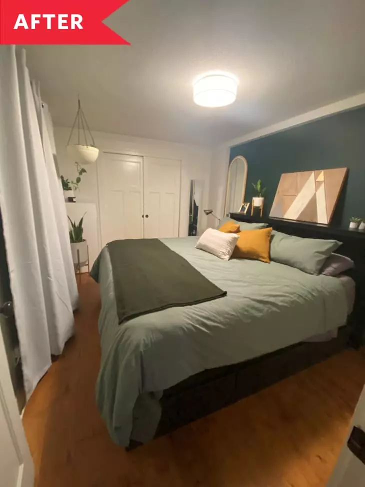 Après : Chambre avec un mur d'accent vert foncé et un couvre-lit vert pâle