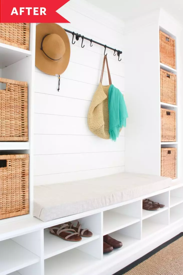 Mgbe emechara: Mudroom nwere bench, nchekwa akpụkpọ ụkwụ, nko, na shelving